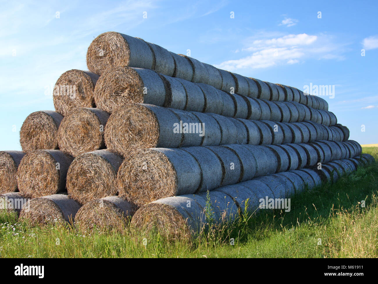 Hay bale pyramid hi-res stock photography and images - Alamy