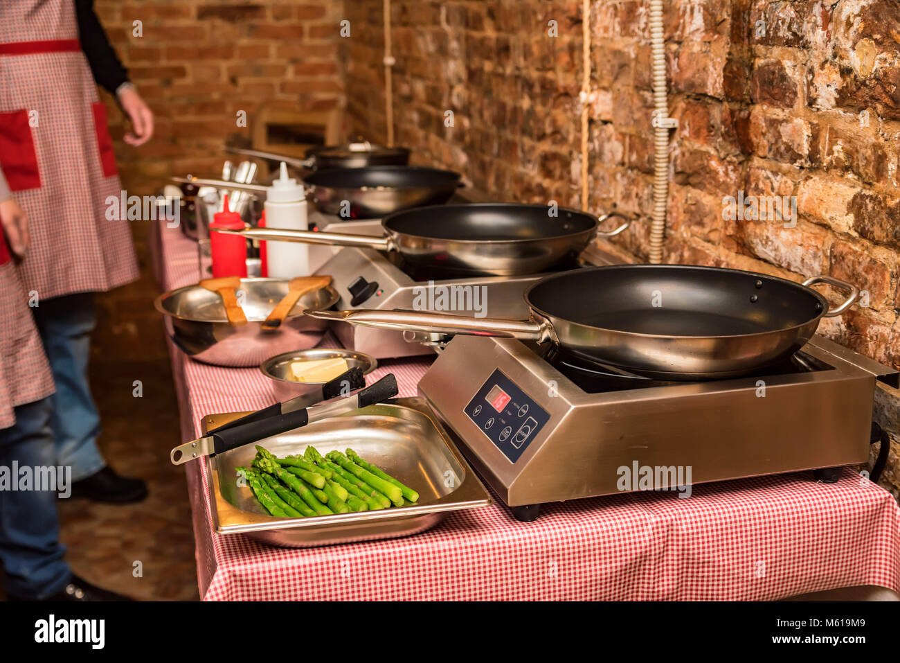 Interior of kitchen for cooking workshop Stock Photo - Alamy