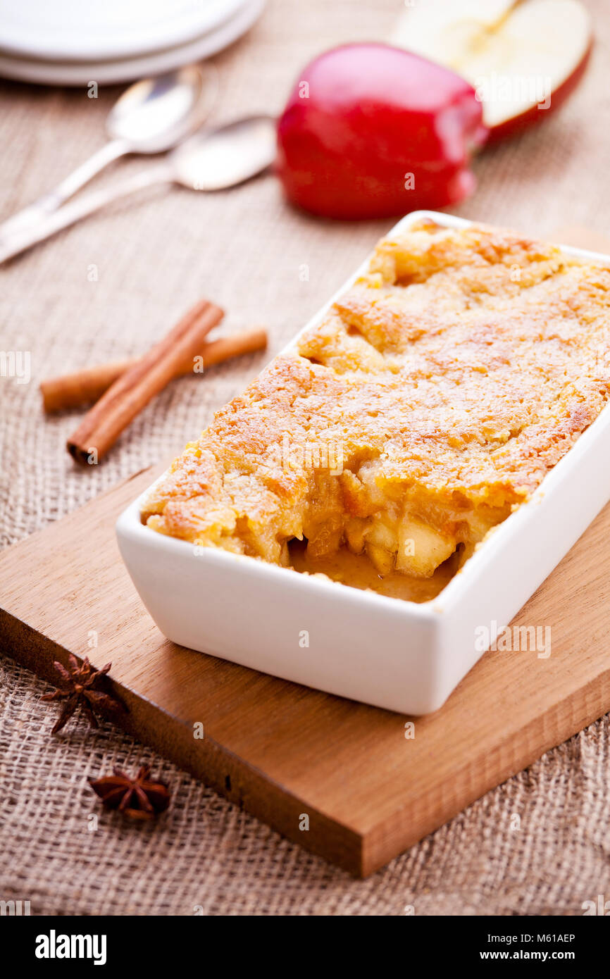 Apple crumble individual dessert hi-res stock photography and images ...