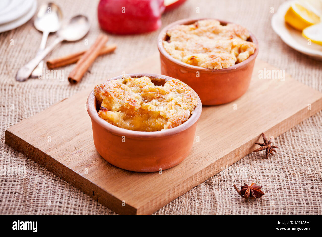 Apple crumble individual dessert hi-res stock photography and images ...
