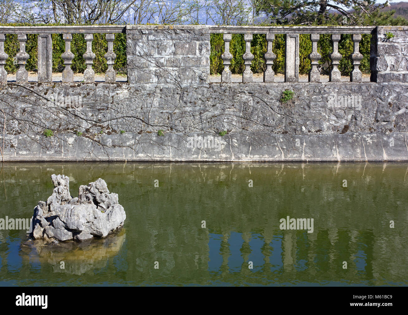 Parapet rock hi-res stock photography and images - Alamy