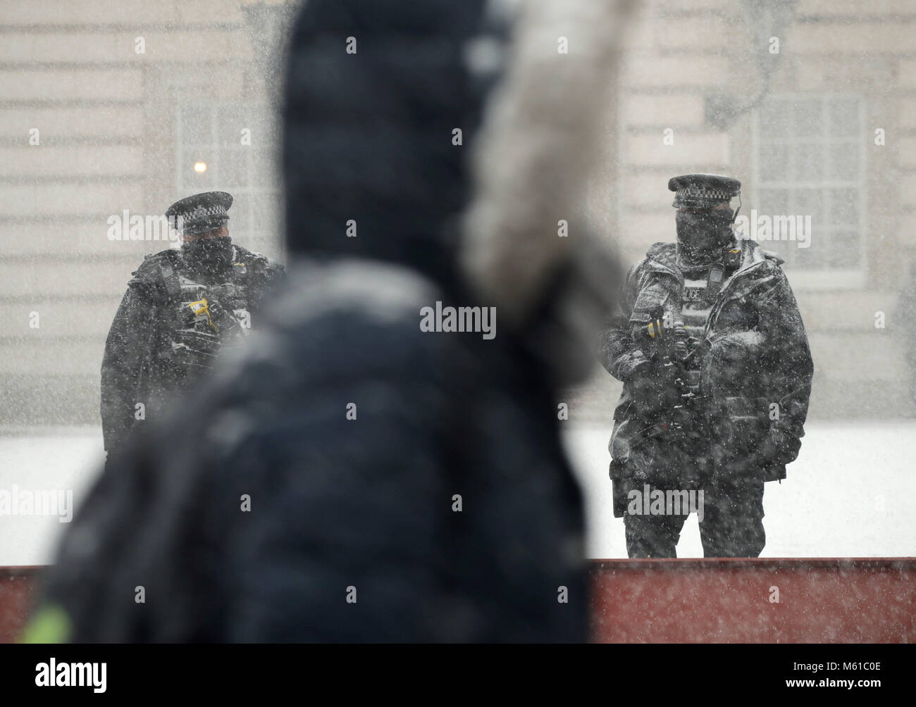 Police officers on duty at Buckingham Palace, in London, in the snow ...