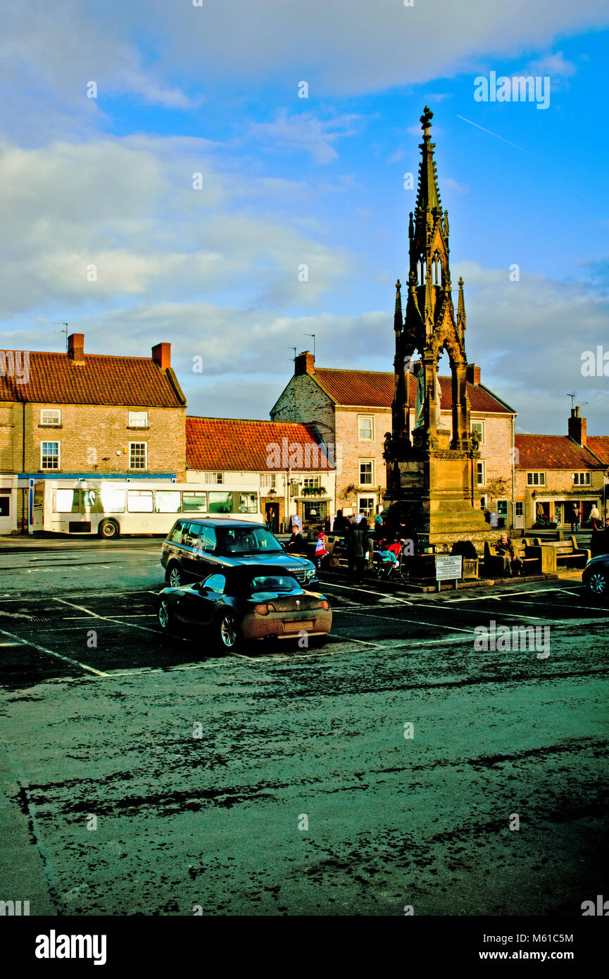 Helmsley market square yorkshire hi-res stock photography and images ...
