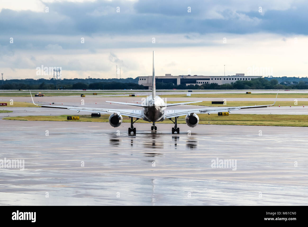 Airplane heading takeoff view hi-res stock photography and images - Alamy