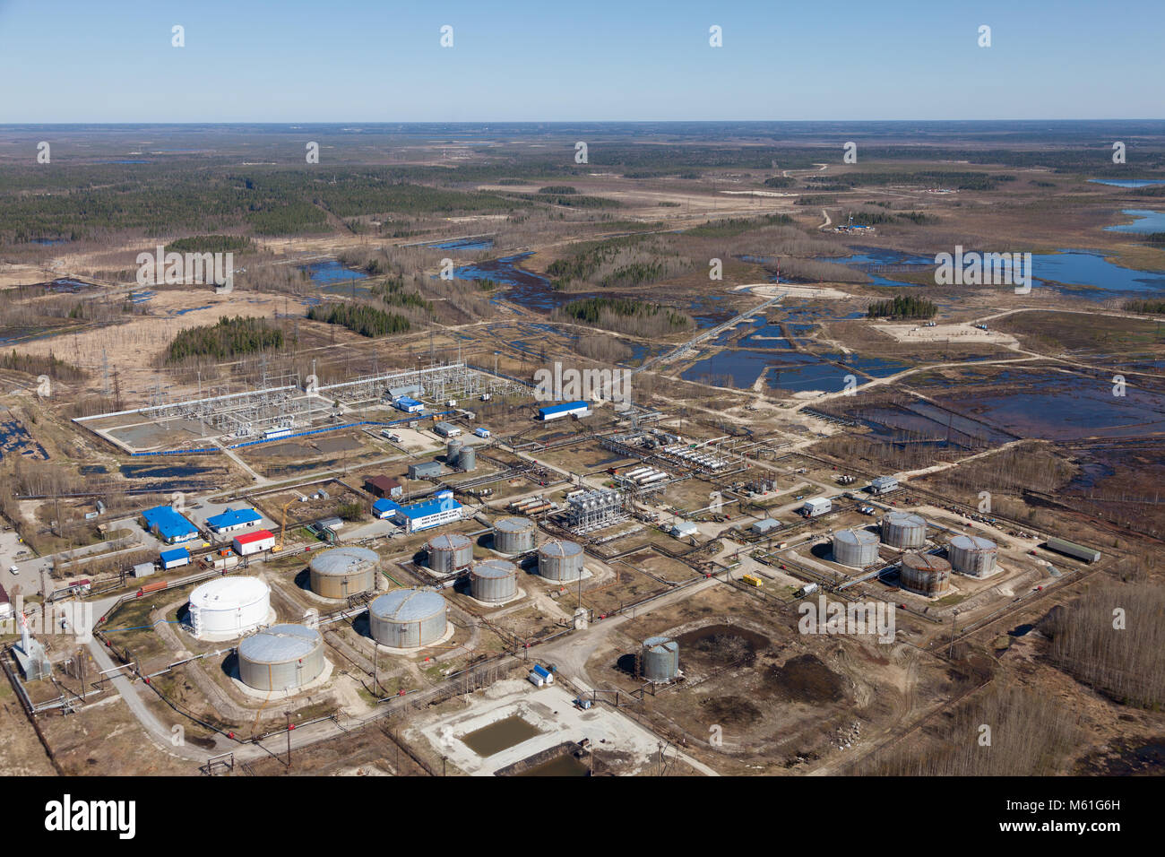 Refinery oil gas storage tank hi-res stock photography and images - Alamy