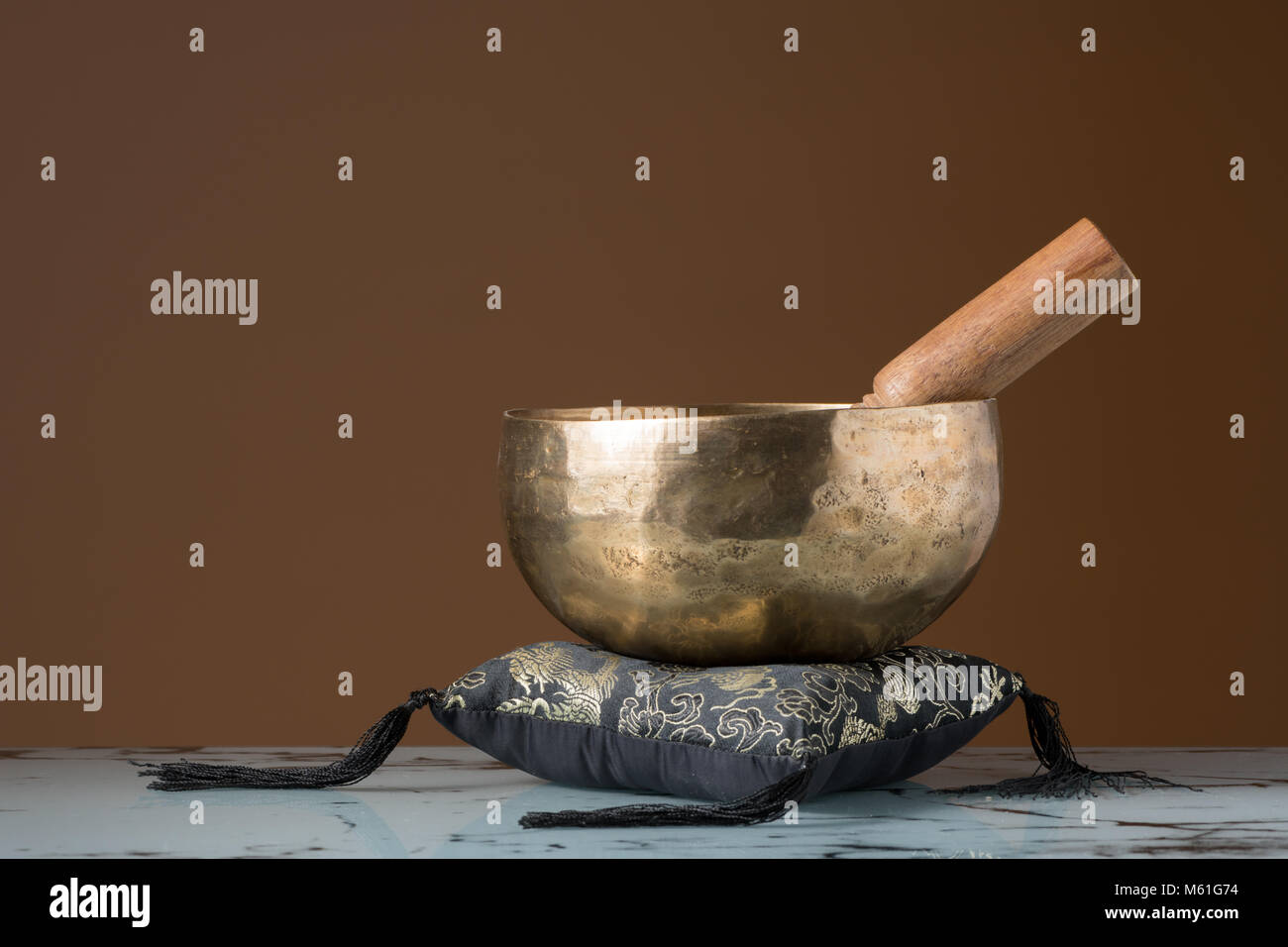 Singing bowl hi-res stock photography and images - Alamy