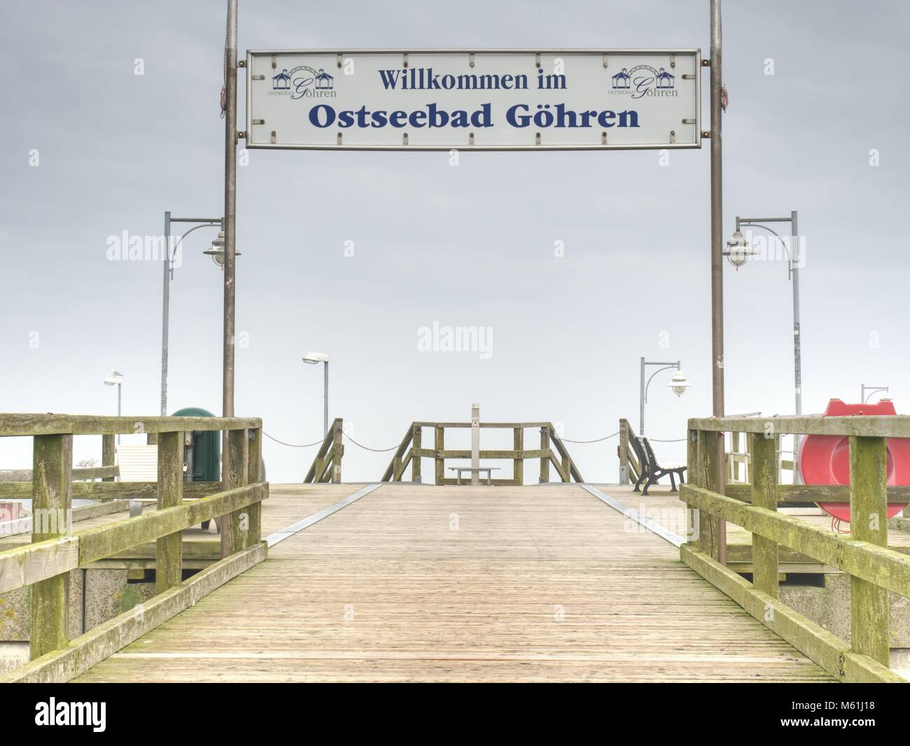 Sign enter popular resort hi-res stock photography and images - Alamy