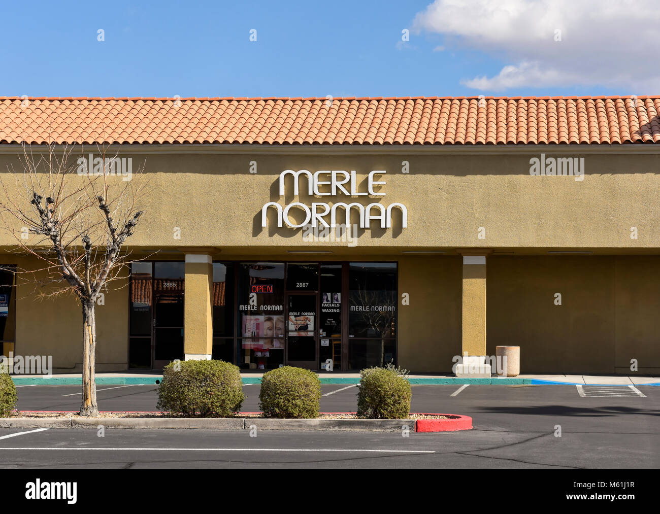 Merle Norman cosmetic store, Henderson Nevada strip mall Stock Photo ...