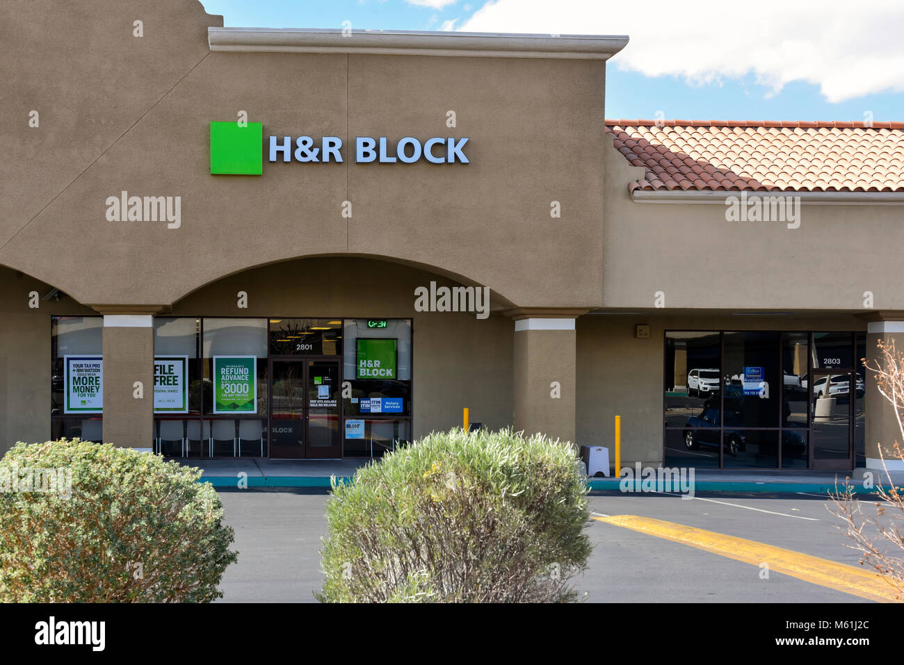 H&R Block, Tax Preparers store front Stock Photo - Alamy