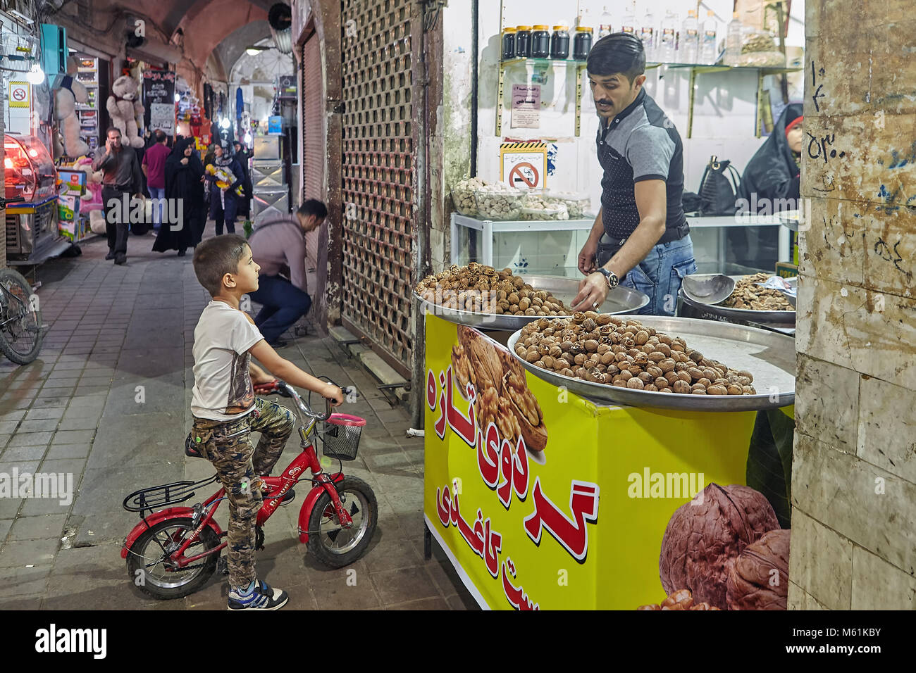 Iran fruit stall hi-res stock photography and images - Alamy