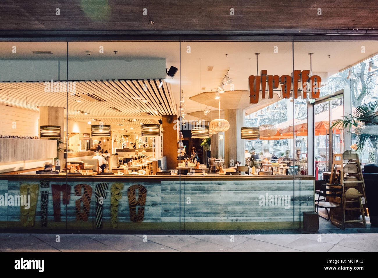 Giraffe restaurant hi-res stock photography and images - Alamy