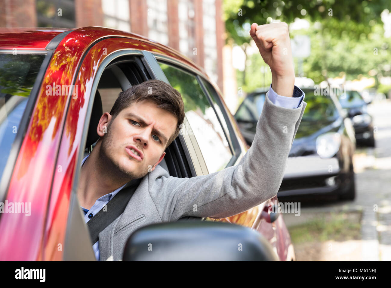 People looking at vehicle hi-res stock photography and images - Alamy