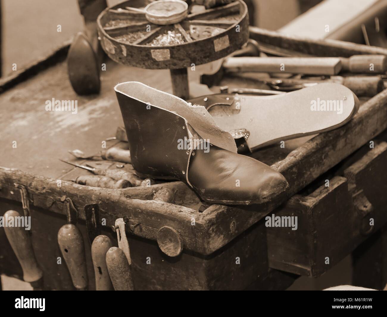 Old vintage shoe maker shop hi-res stock photography and images - Alamy