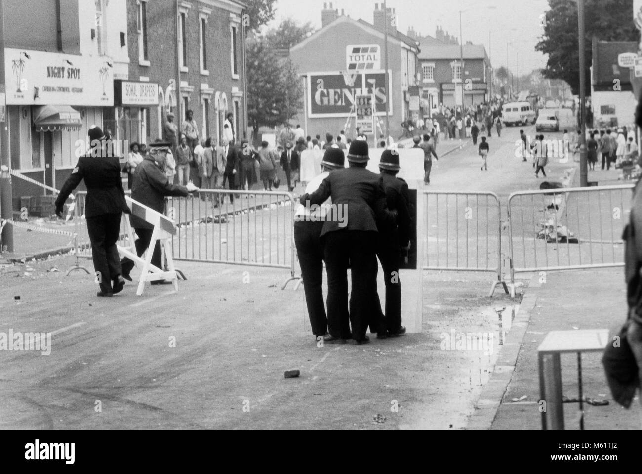 Police riots uk Black and White Stock Photos & Images - Alamy
