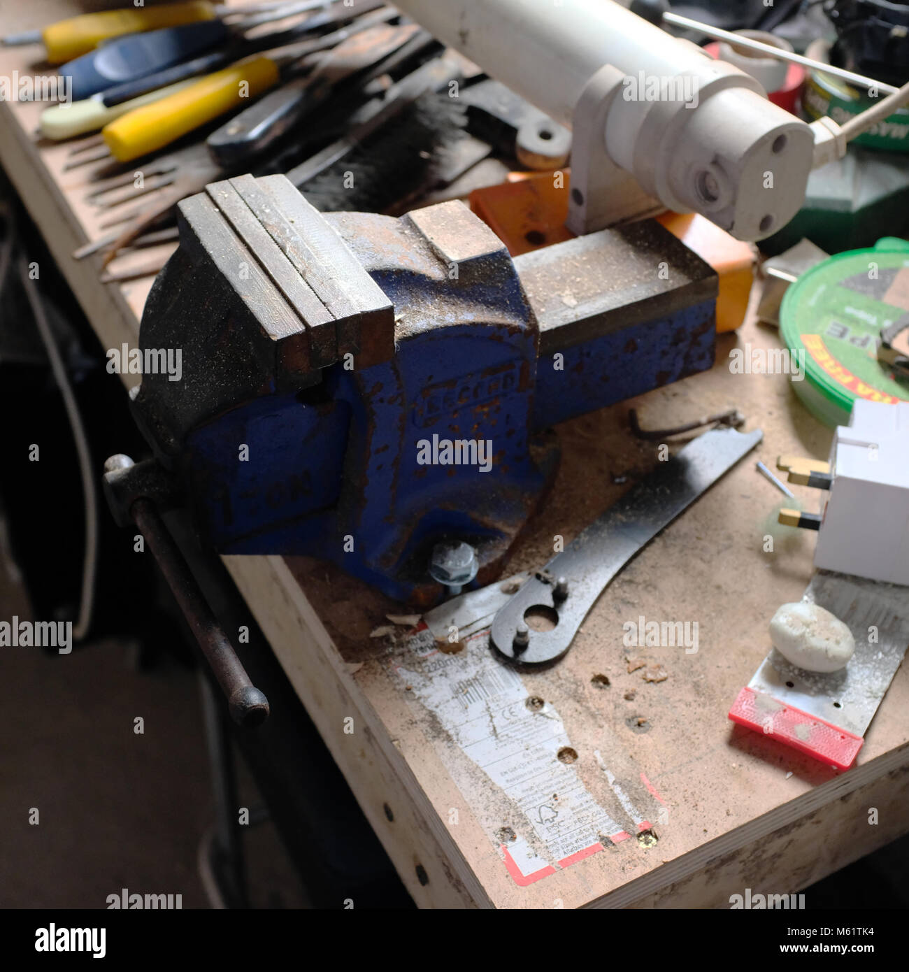 workshop vice attached to a wooden table Stock Photo - Alamy