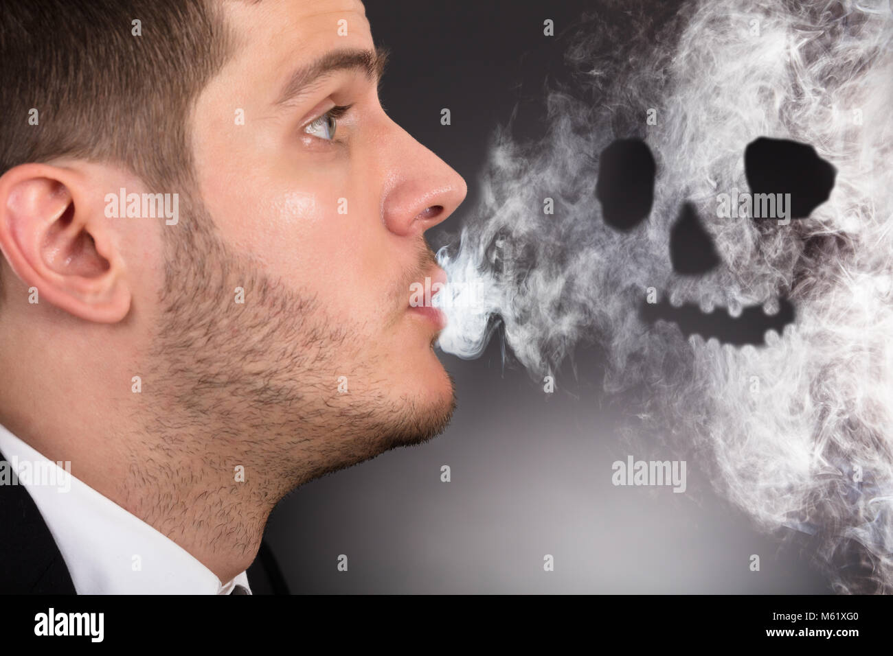 Smoking skull hi-res stock photography and images - Alamy