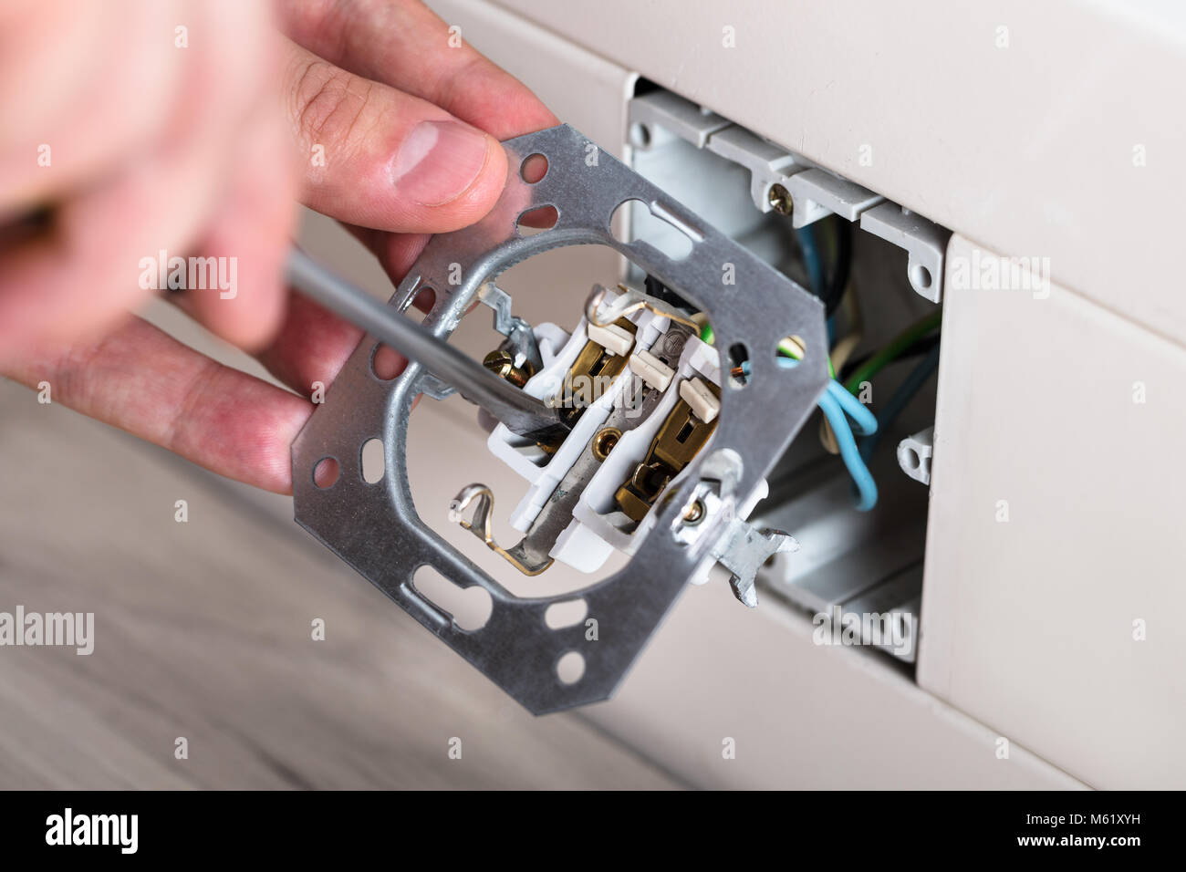 Hand hold electric screwdriver hi-res stock photography and images - Alamy