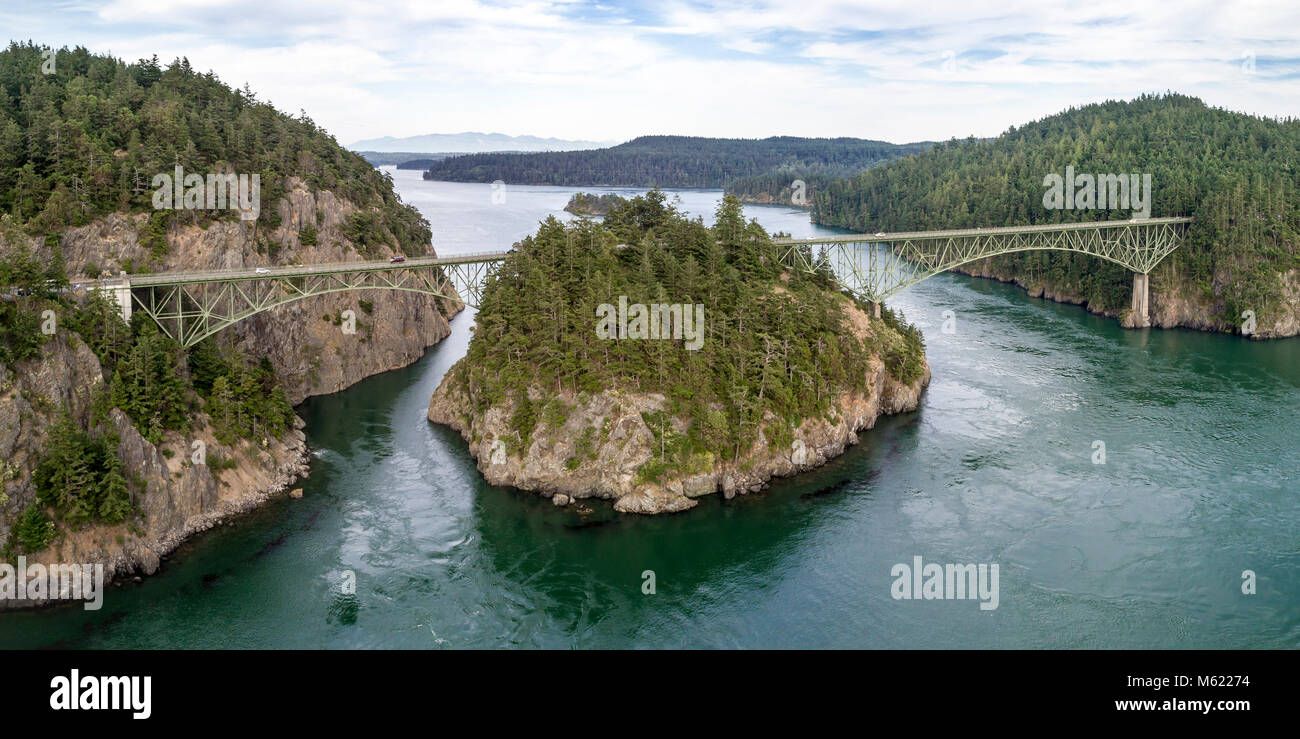 Bridge deception pass in washington hi-res stock photography and images ...