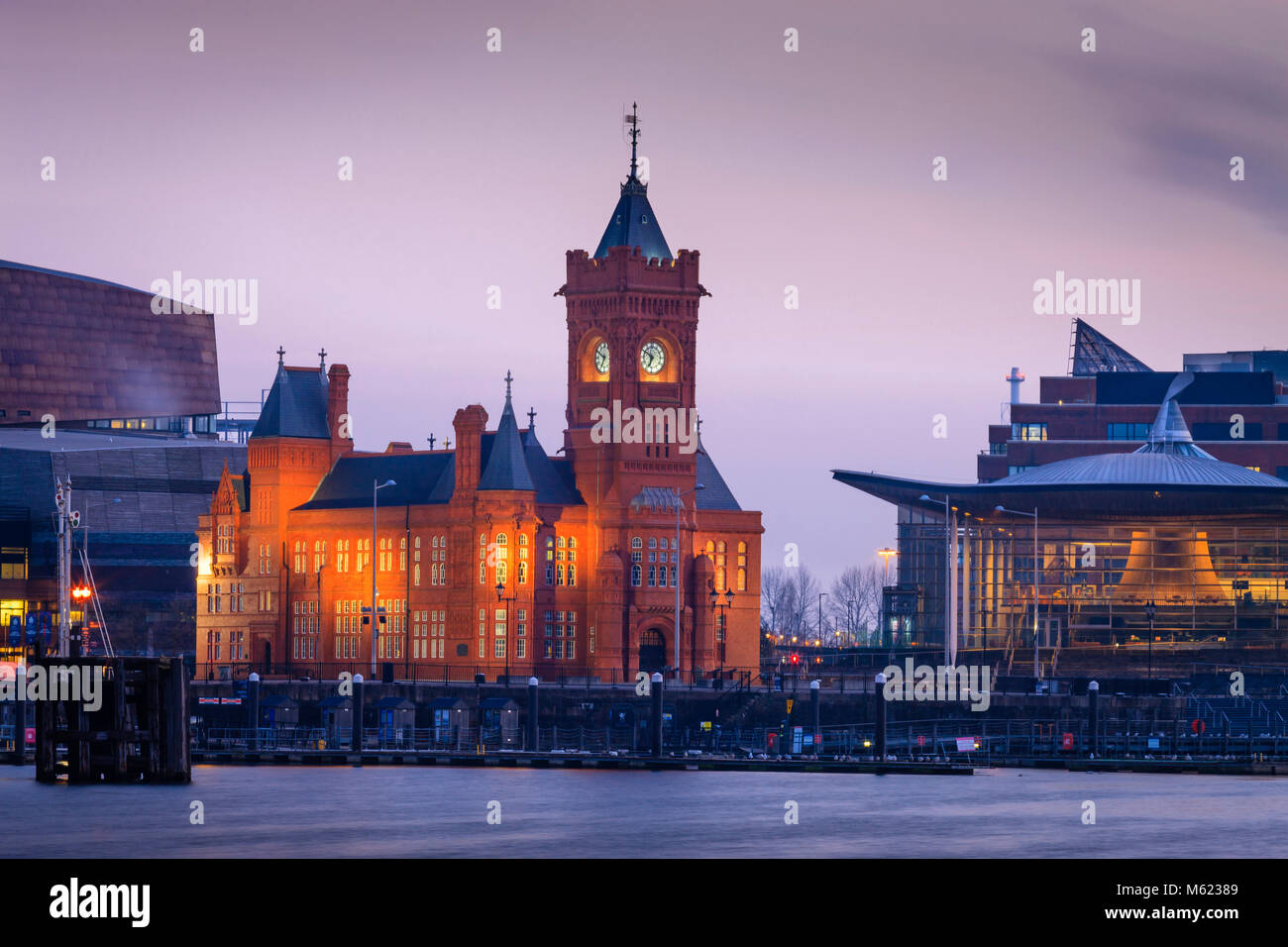 Pier House and Senedd Cardiff Bay Cardiff Wales Stock Photo - Alamy