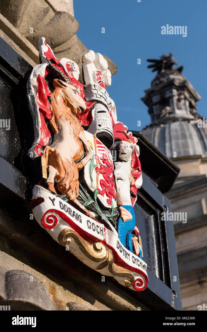 Dragon of wales statue hi-res stock photography and images - Alamy