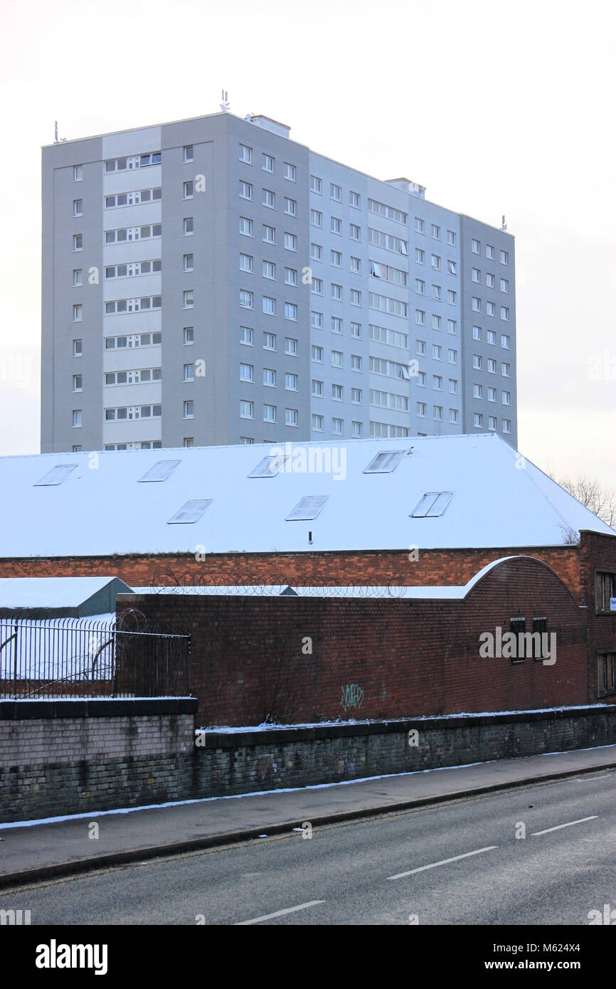 Hull in the snow - Anlaby Road flats Hull 1960s concrete tower blocks ...