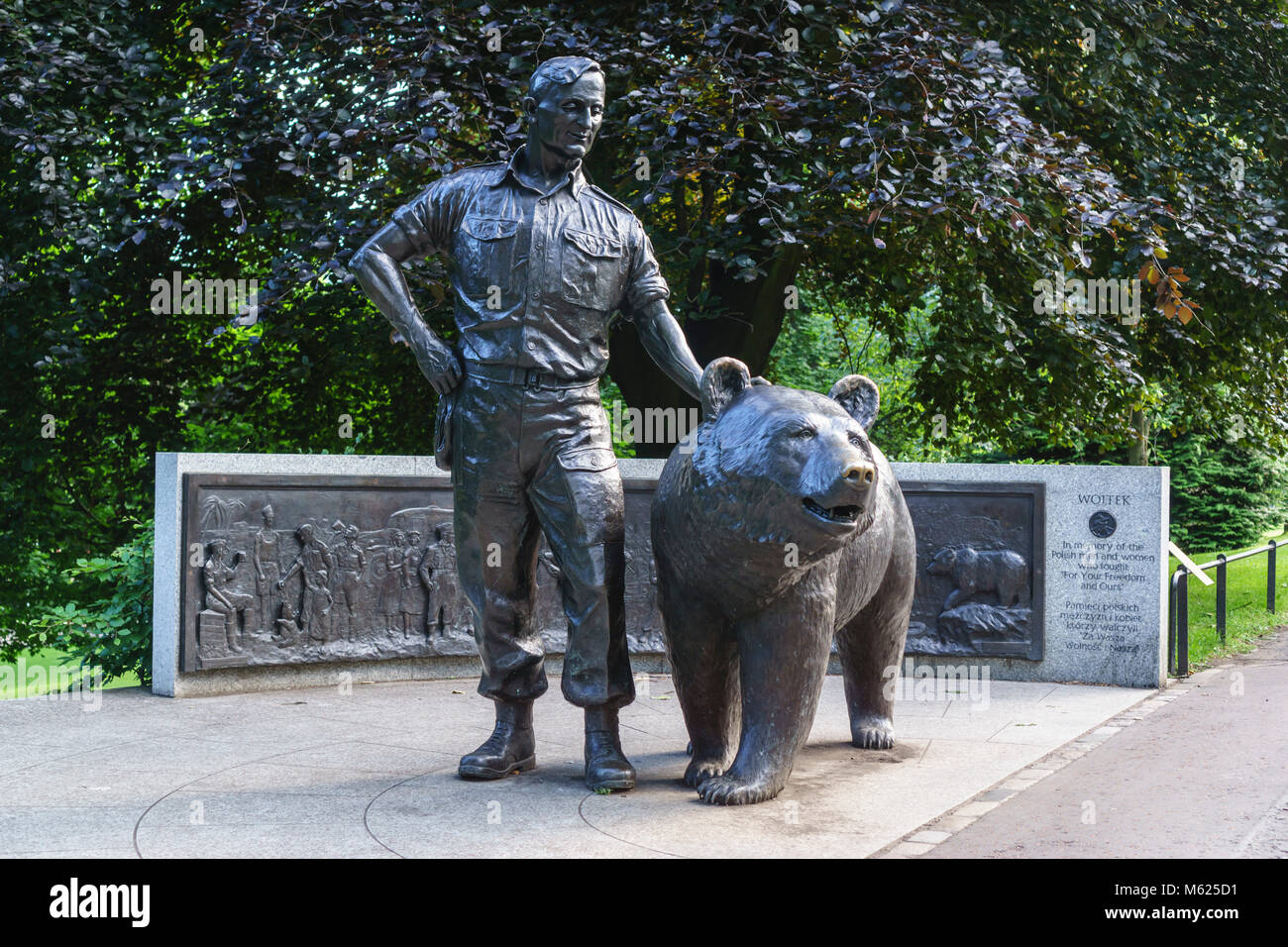 Scotland - Edinburgh. Wojtek, the Polish bear famous for carrying ...
