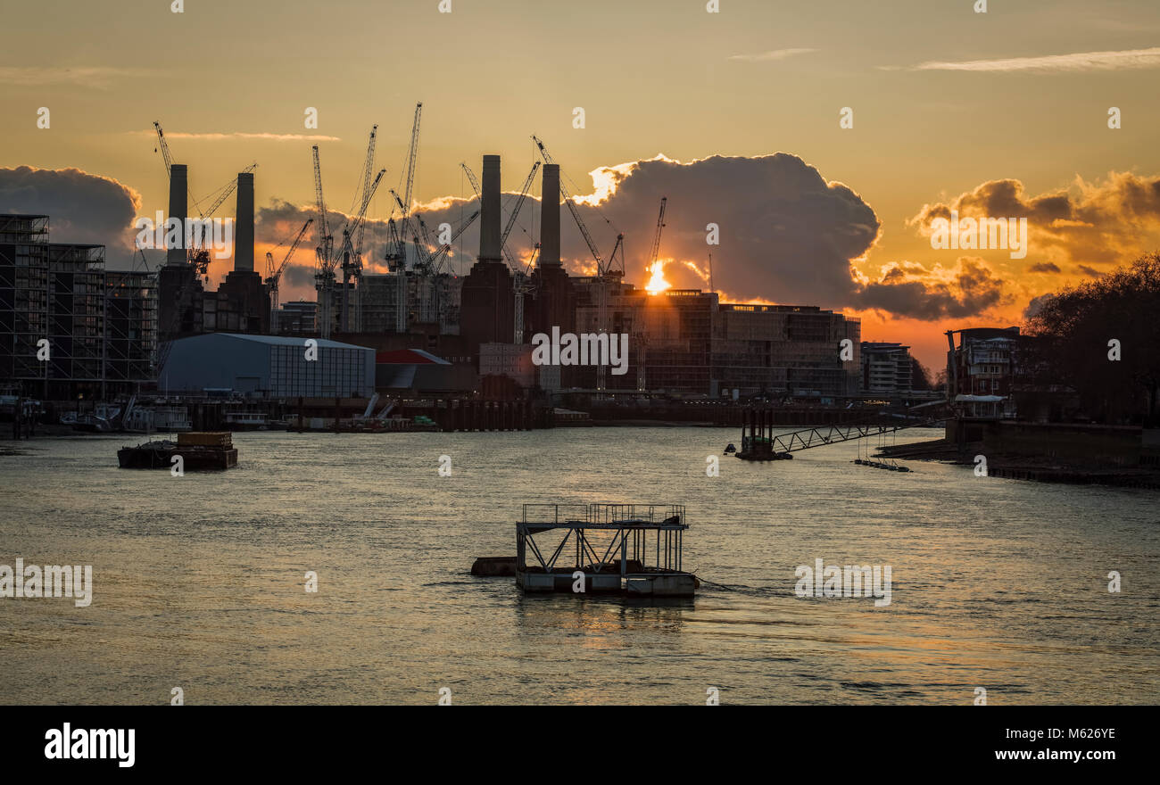 Battersea power station sunset hi-res stock photography and images - Alamy