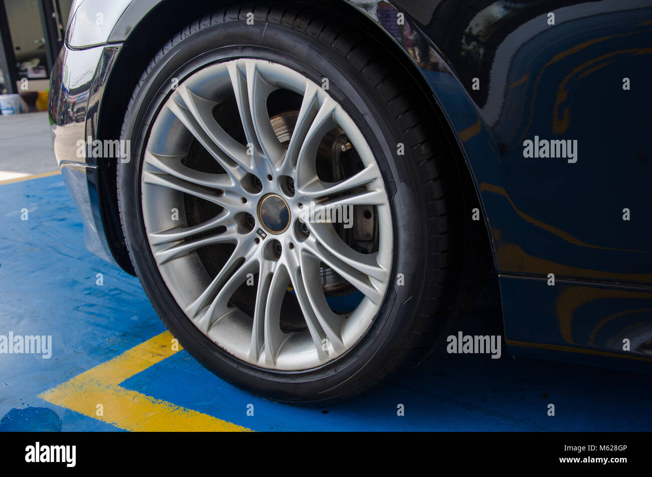 Close up car Alloy Wheels Stock Photo - Alamy