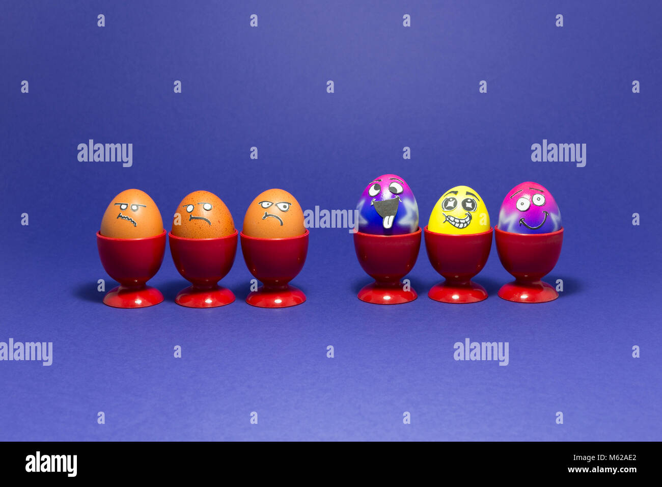 Egg cups with faces hi-res stock photography and images - Alamy