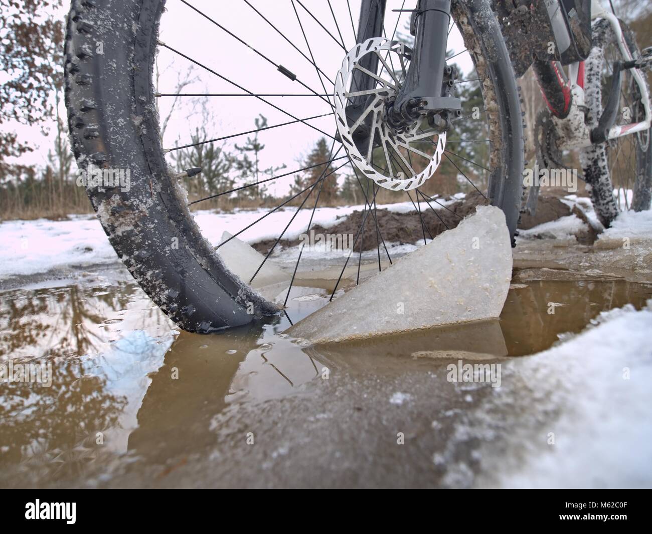 MTB bicycle resting in muddy puddle. Adventure and extreme cycling ...