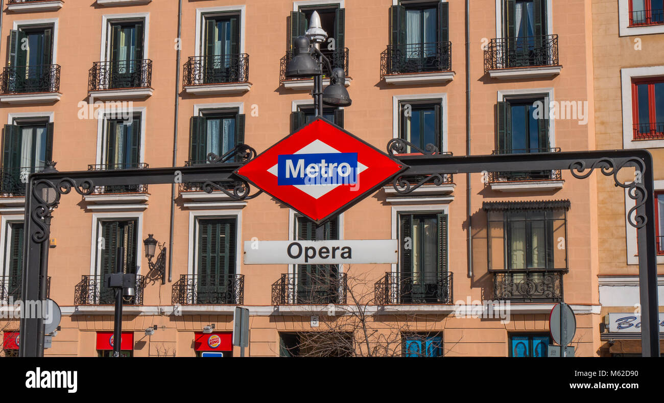 Royal palace metro station hi-res stock photography and images - Alamy