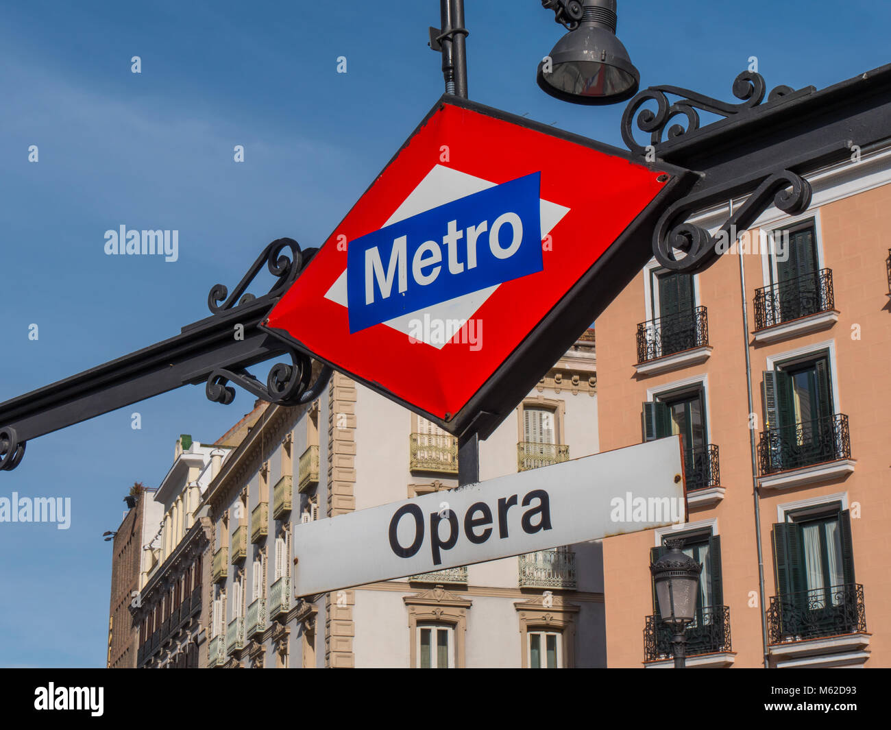 Metro station royal palace hi-res stock photography and images - Alamy