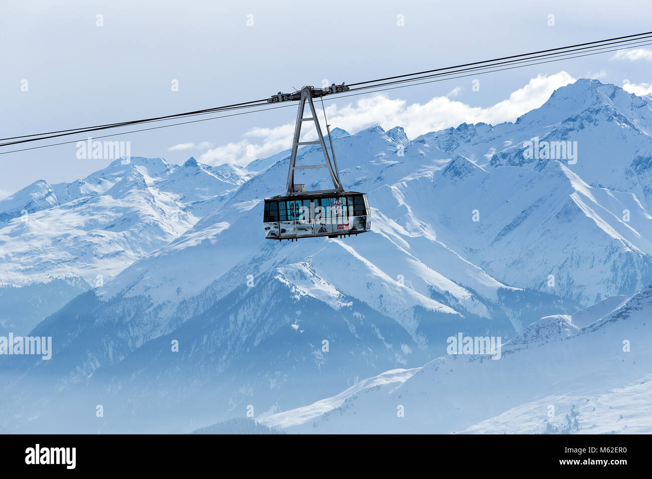 Alpine cablecar hi-res stock photography and images - Alamy