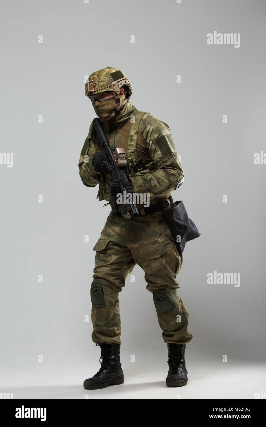 Sniper in full camouflage hi-res stock photography and images - Alamy