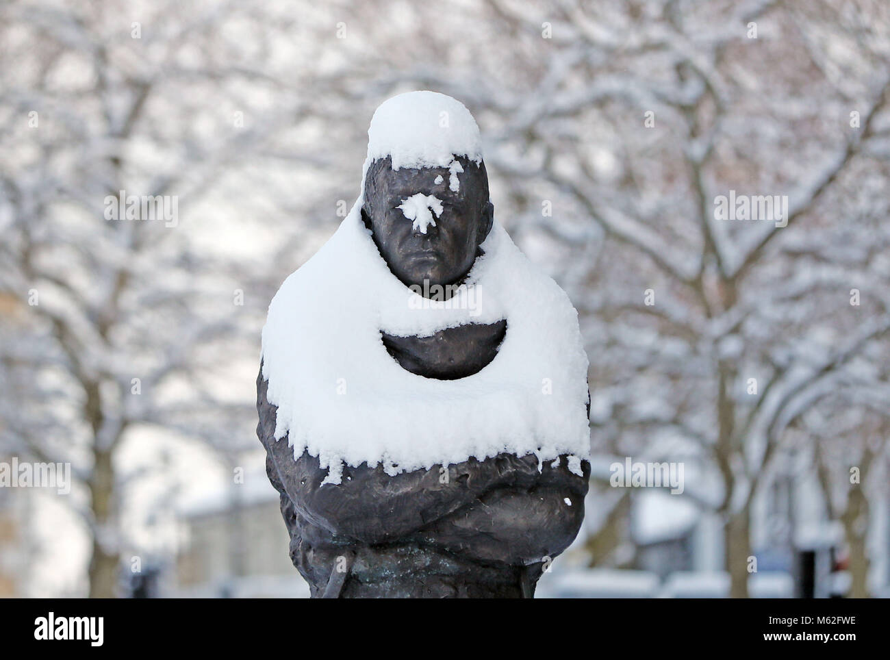 Snow covers a statue of sir ernest shackleton in athy hi-res stock ...