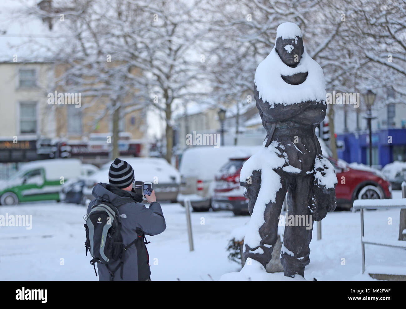 Ernest shackleton statue hi-res stock photography and images - Alamy
