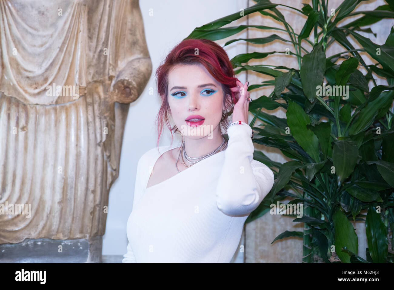 Bella thorne singer hi-res stock photography and images - Alamy
