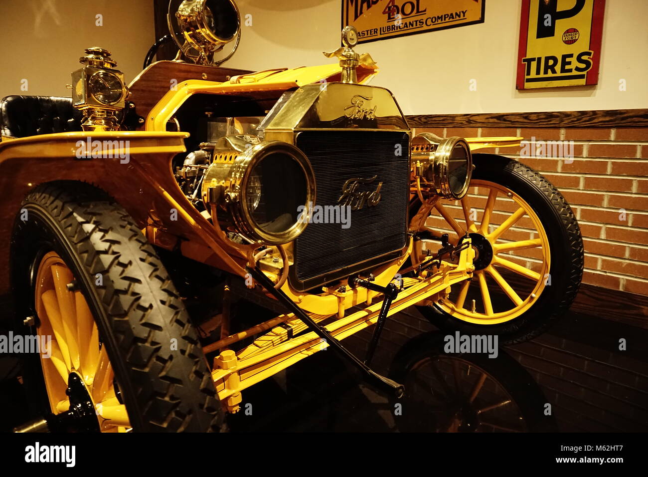 Hand crank car hi-res stock photography and images - Alamy