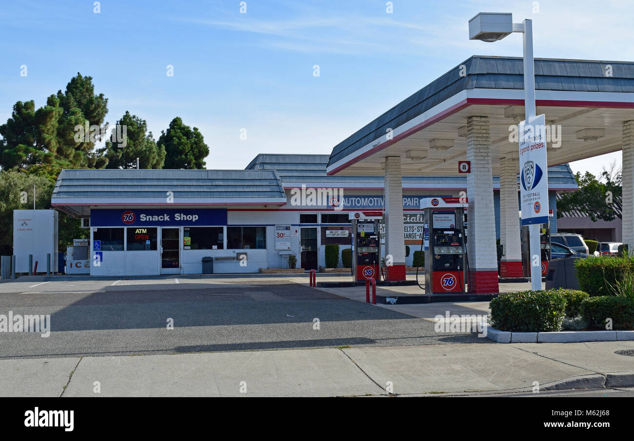 Union 76 gasoline sign hi-res stock photography and images - Alamy