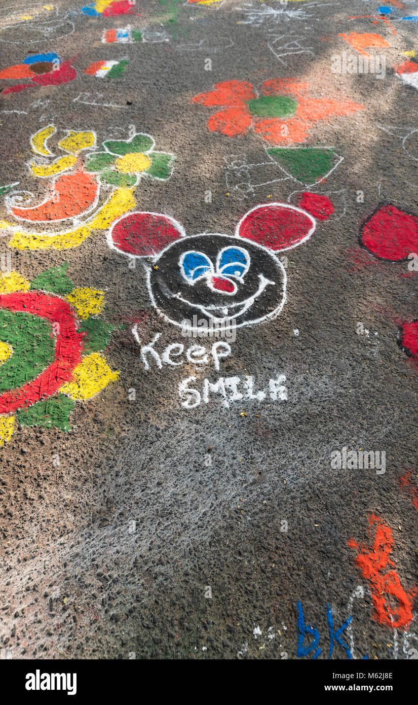 Kids draw on pavement by road hi-res stock photography and images - Alamy