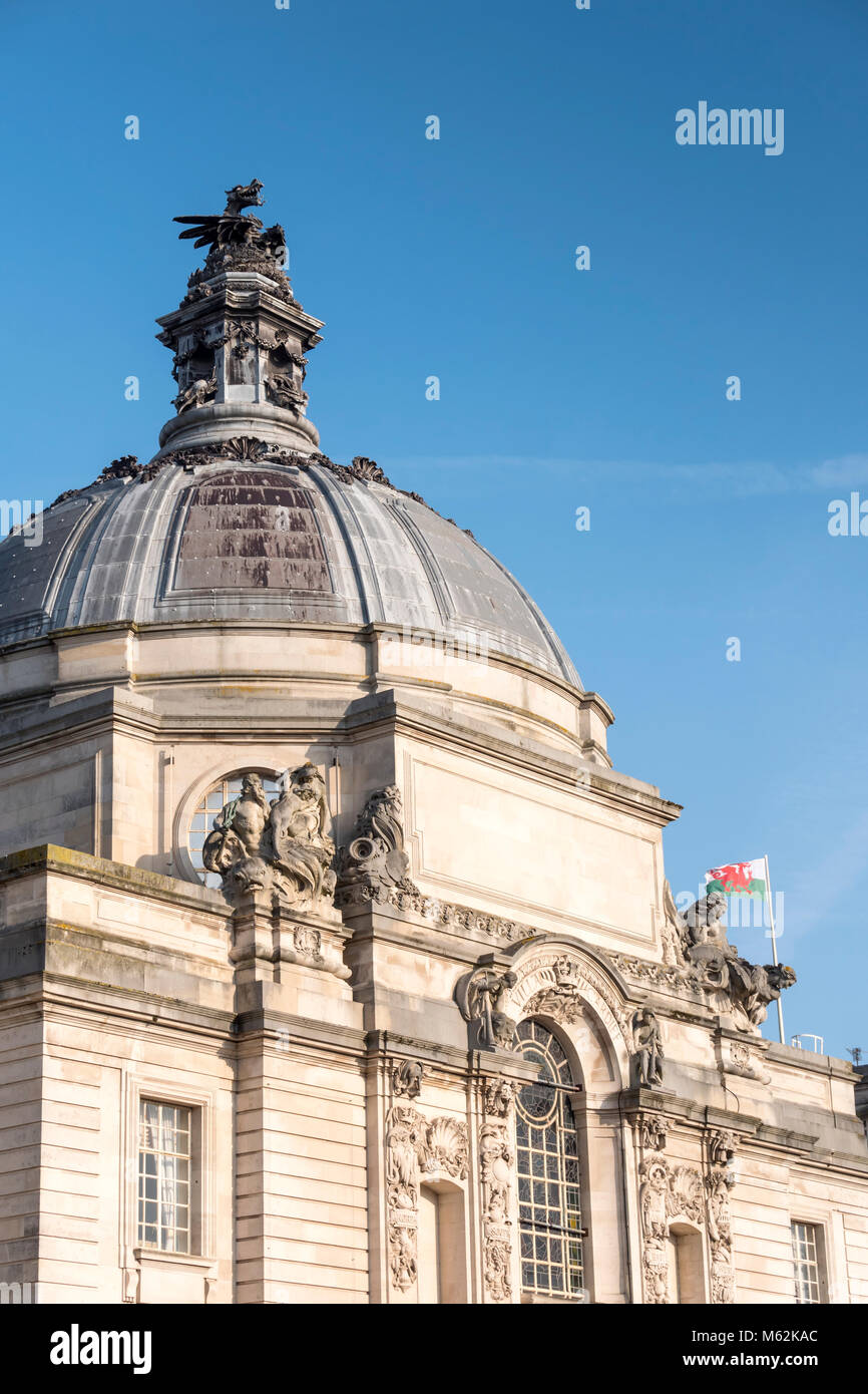 City hall cardiff hi-res stock photography and images - Alamy