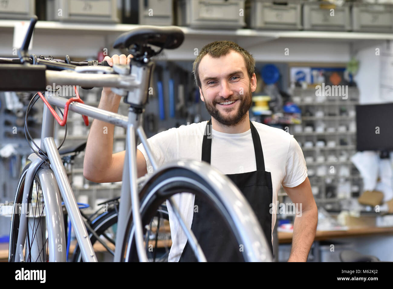 Bicycle mechanic fixing cycle hi-res stock photography and images - Alamy