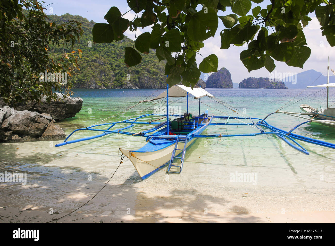 Philippines bangka fishing in the bay shallow water hi-res stock ...