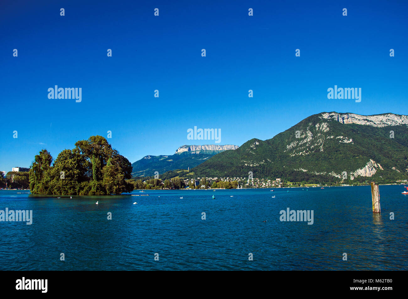 Lake annecy summer island hi-res stock photography and images - Alamy