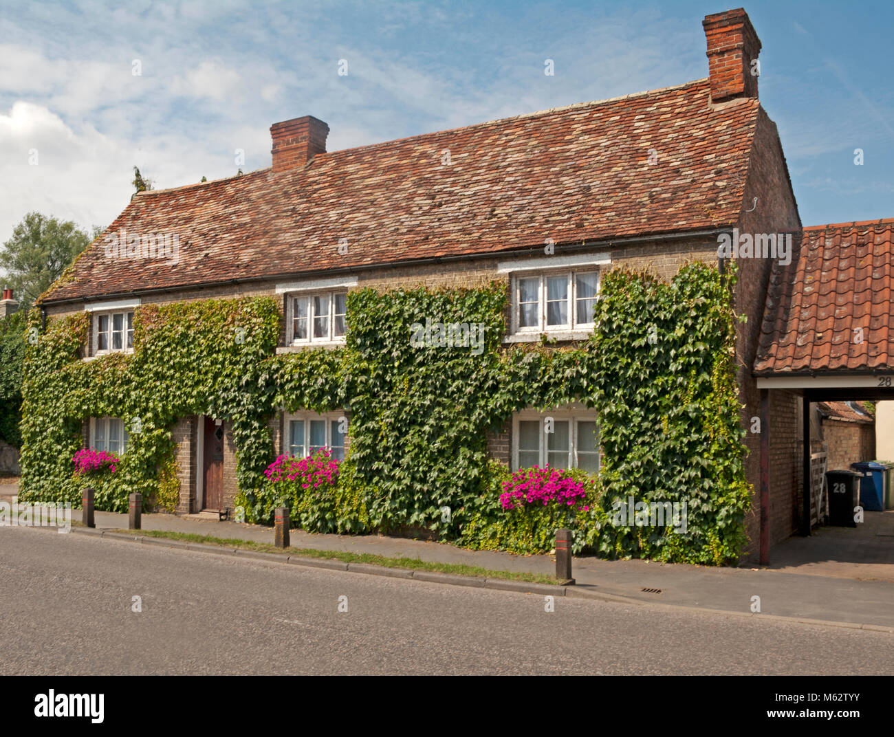 Ickleton, Cottage, Cambridgeshire, England Stock Photo - Alamy