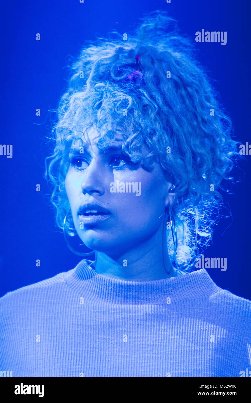 Raye singer hi-res stock photography and images - Alamy