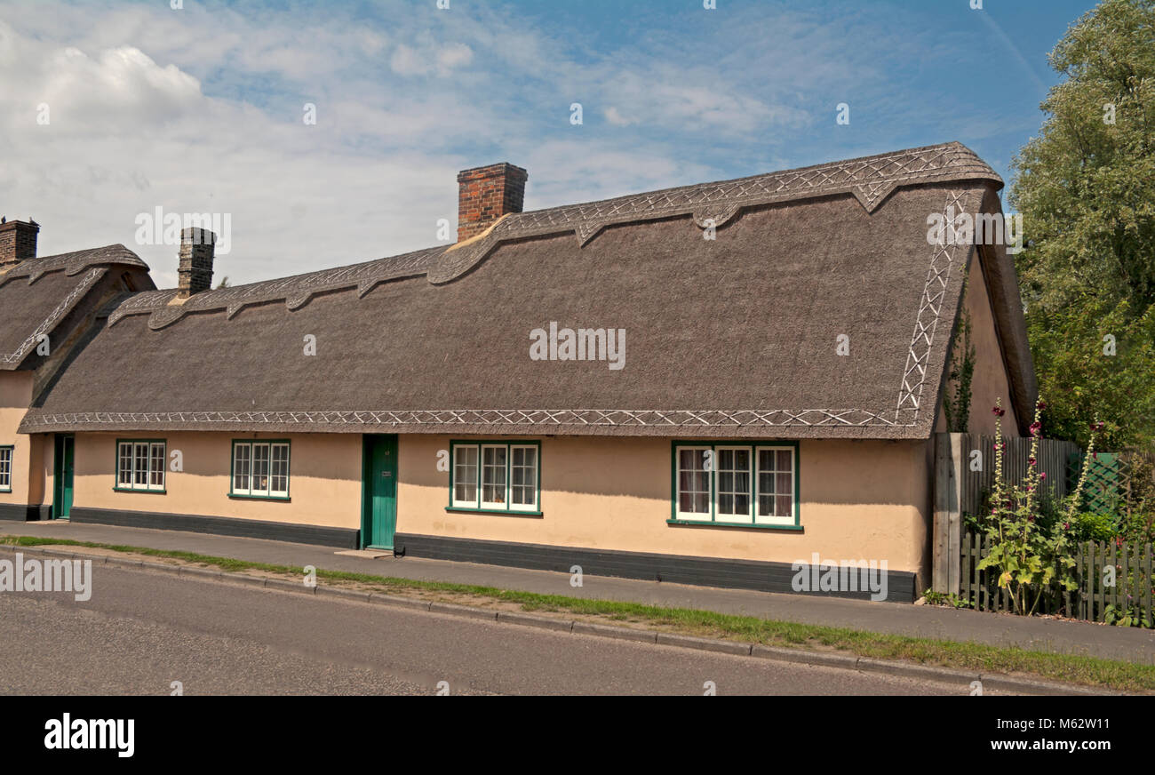 Ickleton, Thatch Cottage, Cambridgeshire, England Stock Photo - Alamy