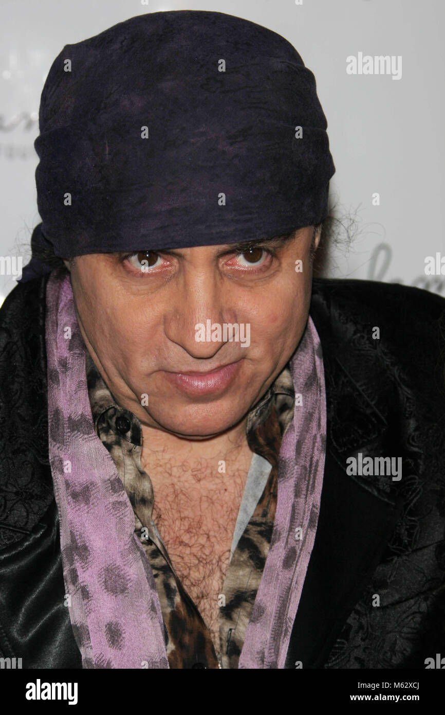 2006 FILE PHOTO STEVAN VAN ZANDT AND WIFE MUREEN Photo By John Barrett ...