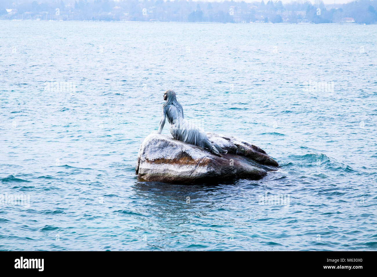 Mermaid on rock hi-res stock photography and images - Alamy