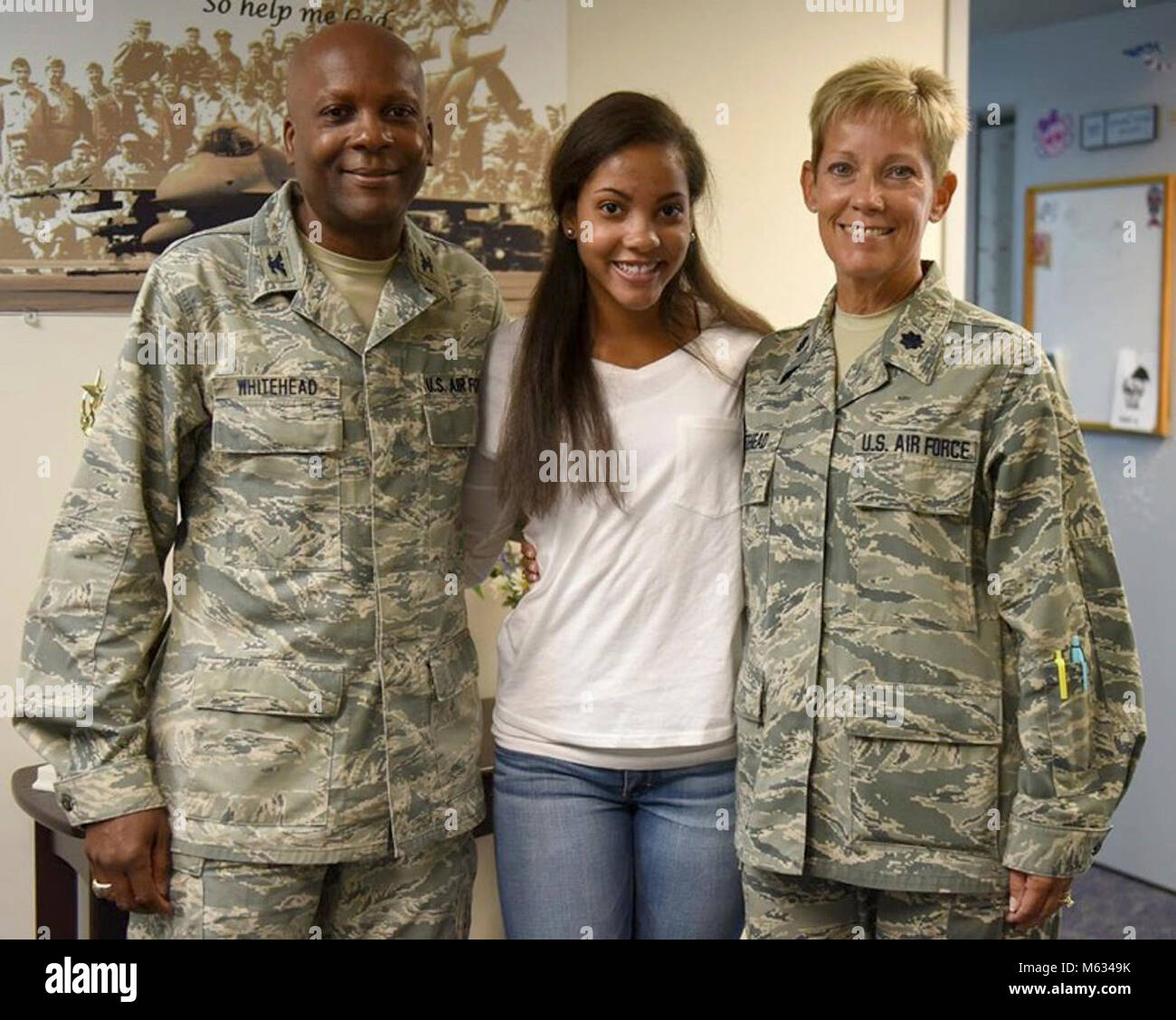 Left right airman 1st class hi-res stock photography and images - Alamy